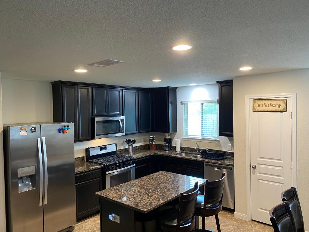 JQ Cozy Stay with available Parking near NRG Stadium, Missouri City ...