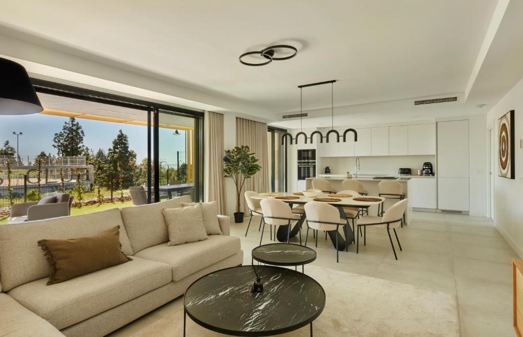 Sunny oasis by Chaparral Beach, Малага (актуальные цены 2025 года)