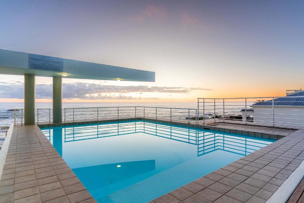 Sunset Azure Penthouse - Panoramic Views PVT Pool, Cape Town (updated ...