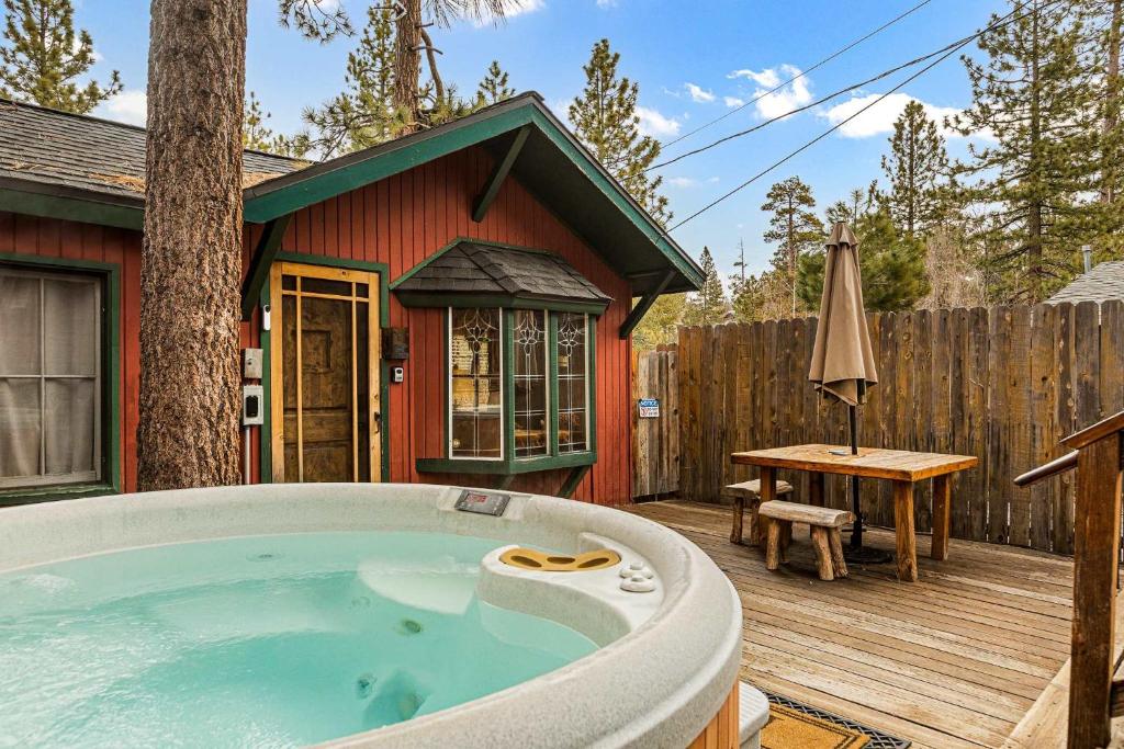 Buck Bear Cozy Cabin - A Perfect Couple's Retreat, Big Bear Lake (nove ...