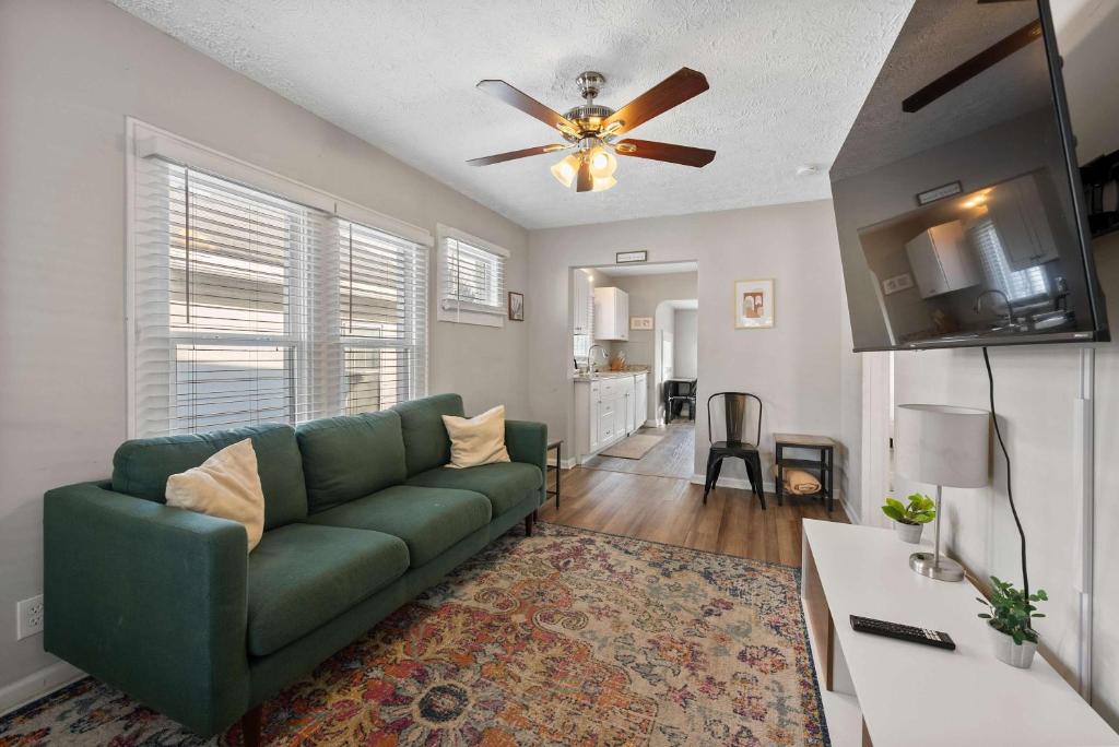 The Cozy Bellows - Retreat for 4, Columbus (updated prices 2026)