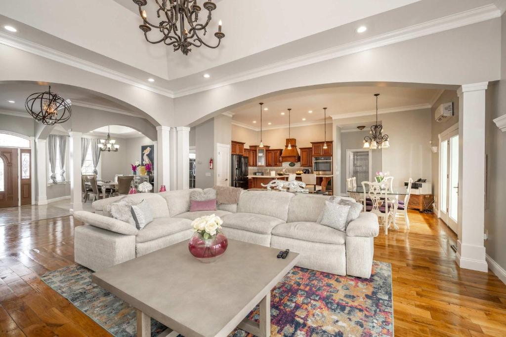 The Bishops Manor Stay for 10, West Chester (updated prices 2026)
