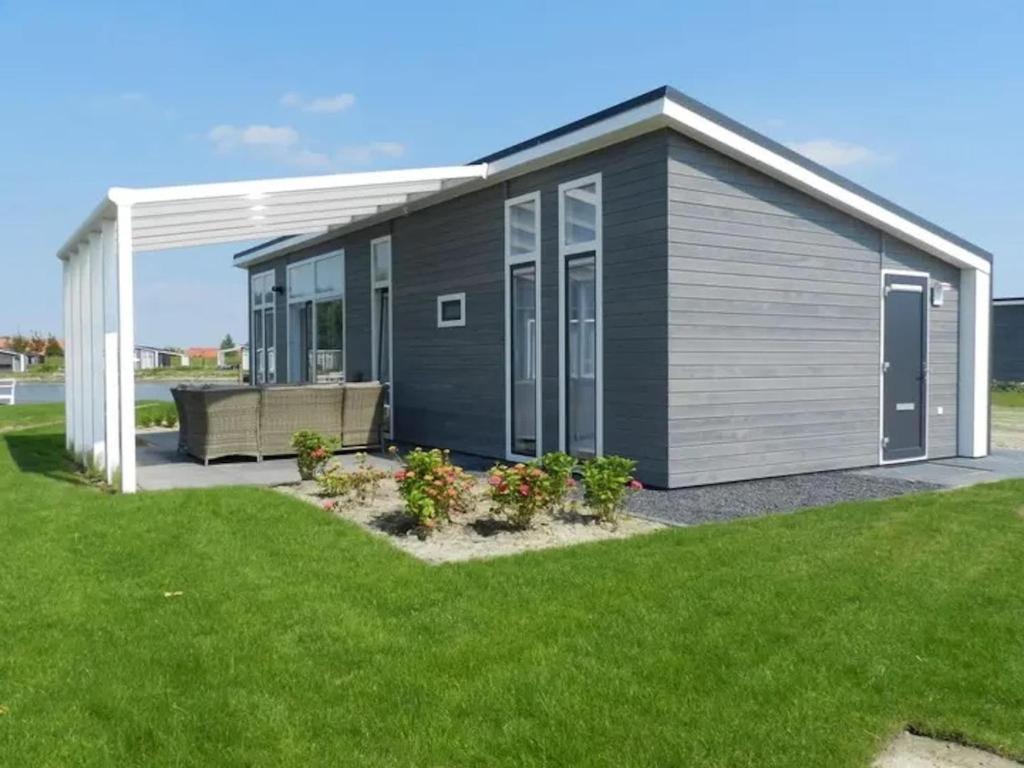 House in Zeeland by the Lake, Wemeldinge (updated prices 2026)