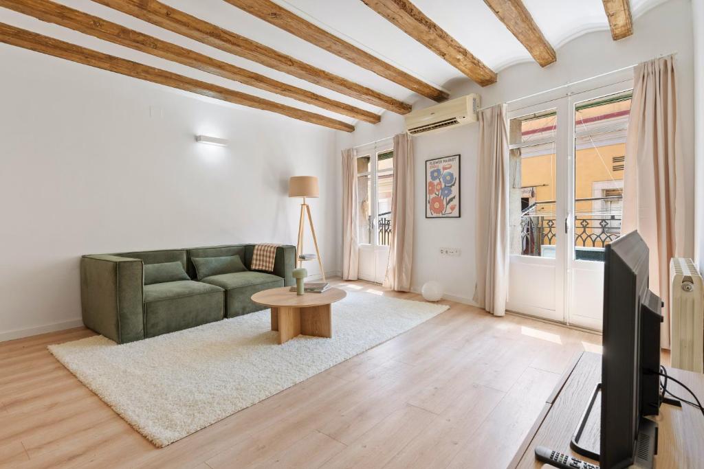 Bright 3-bedroom Monthly Rental With Workspace&ac, Barcelona (prețuri ...