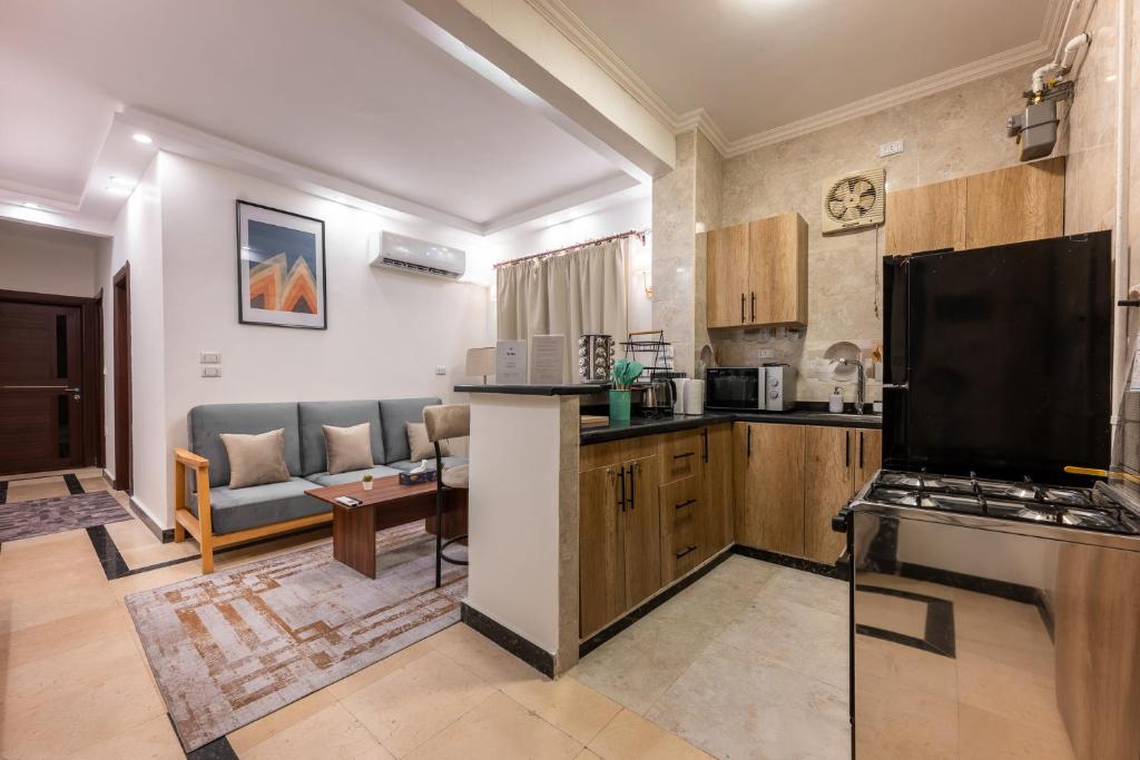 G-1811 Two-Bedroom By Crescent Residence - Central, Cairo (updated na ...