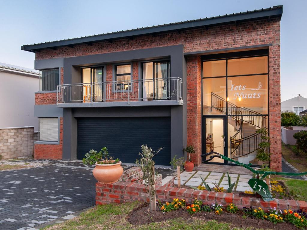 Iets Nuuts, Hermanus (updated prices 2026)