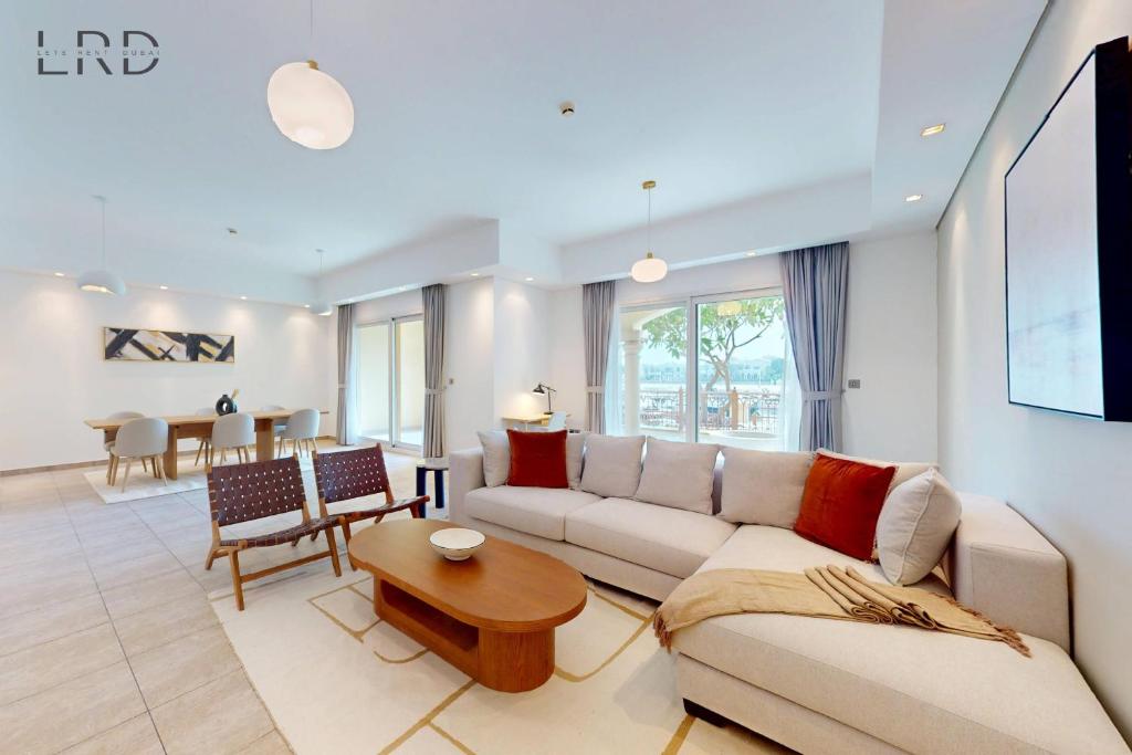 Spacious 3BR Townhouse - Resort-Style Living!, Dúbaí (uppfærð verð ...