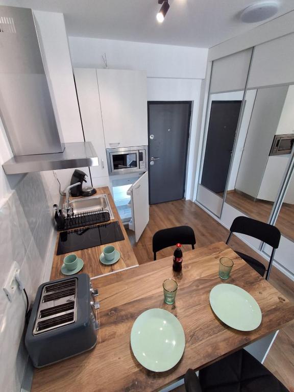 Studio Andi, Saturn (aktualizované ceny na rok 2025)