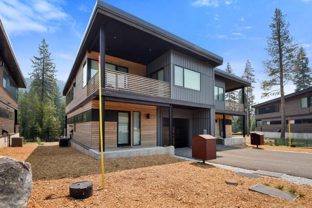 Enjoy Paradise Hot Tub Bike & Beach Equipment, Olympic Valley की (2026 ...