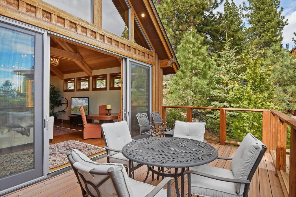 Luxury Mountain Chalet Deck w BBQ & Lake Views, Tahoe City (updated ...