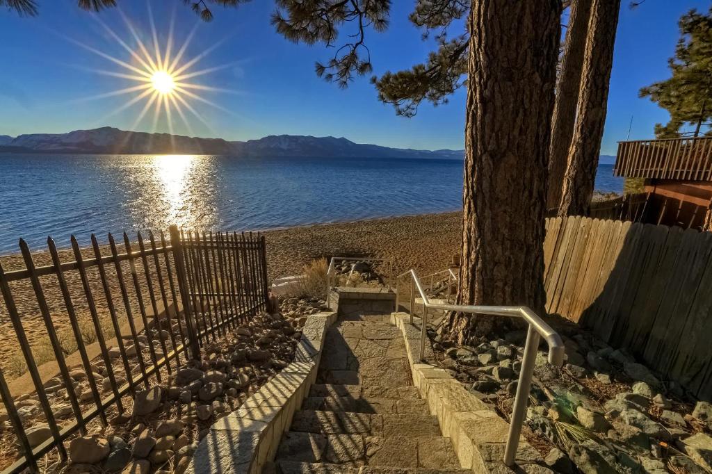Singing Pines in Marla Bay - Walk to Lake, Glenbrook (precios ...