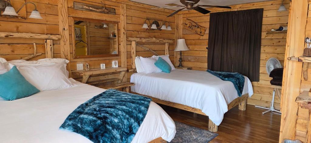 Room with 1 King bed and 1 Queen bed at the Cedaredge Lodge, Cedaredge ...