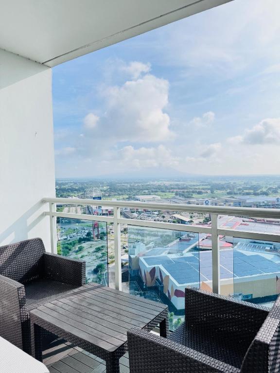28th Floor Penthouse Studio, San Fernando (updated prices 2025)