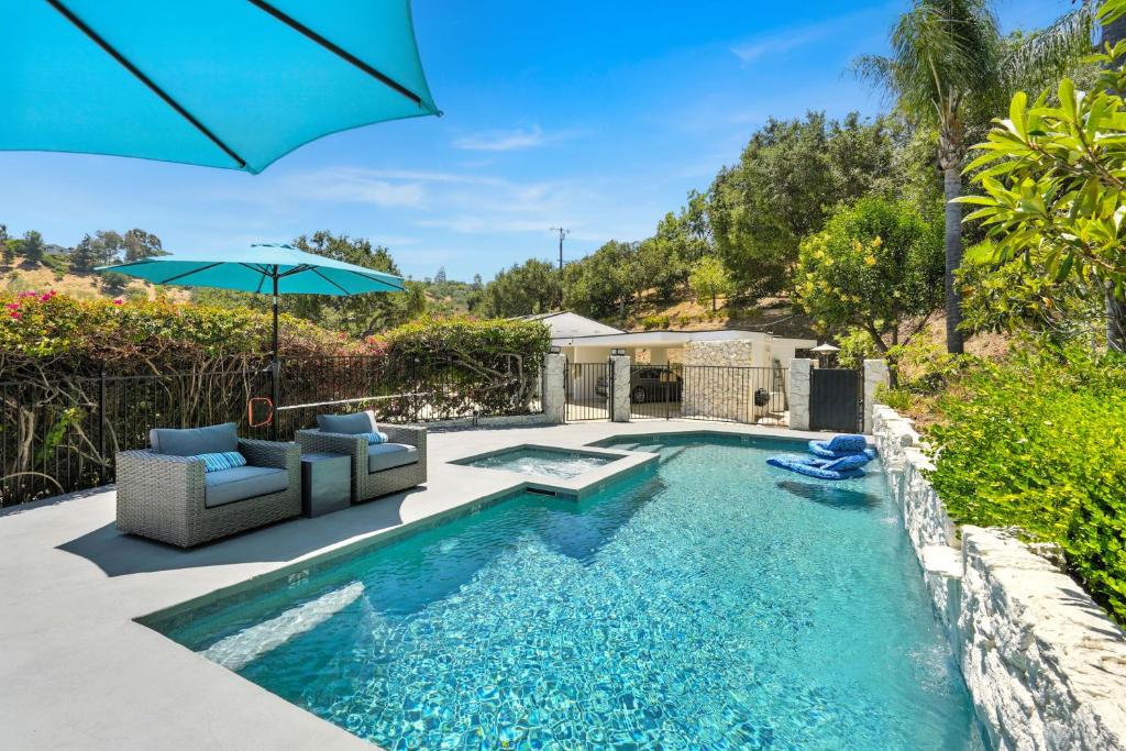 Private LA Oasis Near Hiking Remote-Work Hub, Sherman Oaks (updated prices 2025)