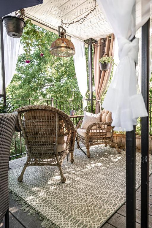 Glyn Rhosyn Balcony Riverview, Stratford (updated prices 2025)