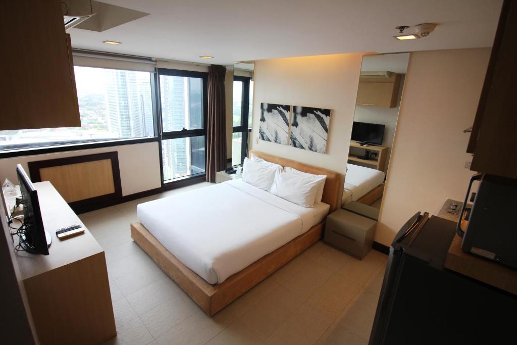 BSA Twin Towers, Manila (updated prices 2026)