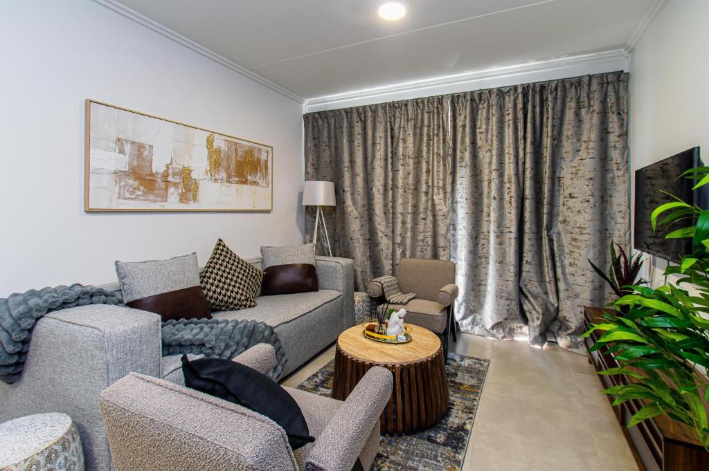 Blue luxurious Apt, Sandton (updated prices 2026)