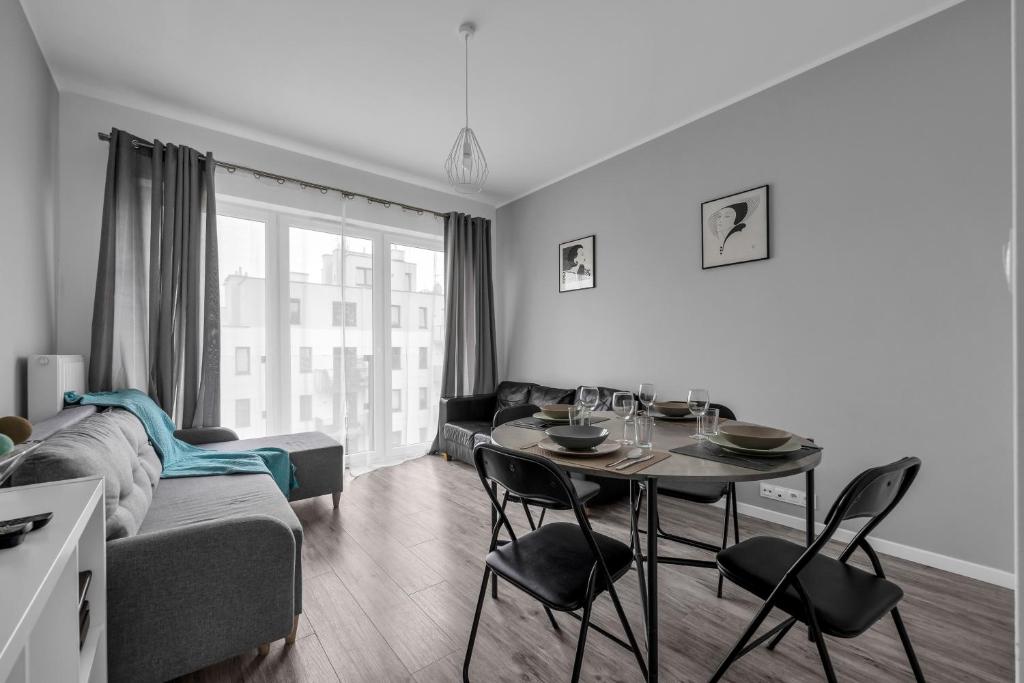 Praga Apt - 45m2, French Balcony - by Rentujemy, Varsovia (precios ...
