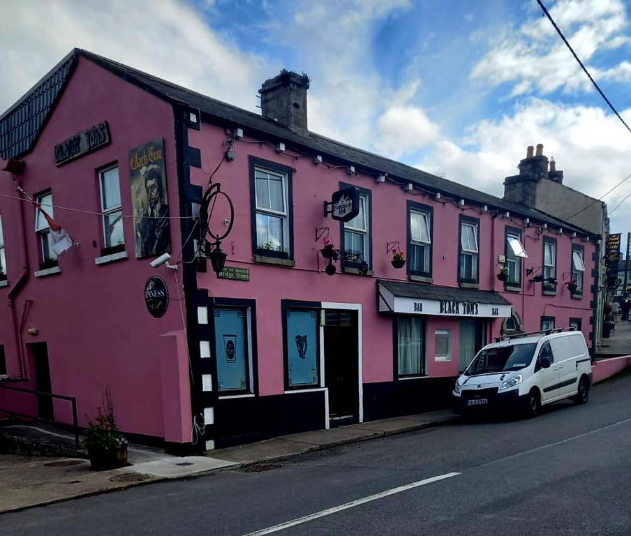 Black Toms Tavern, Tinahely (updated prices 2026)