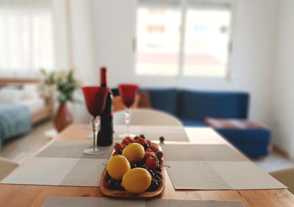 Bungalo de Ines con 2 terrazas y patio, Τορεβιέχα (ενημερωμένες τιμές ...