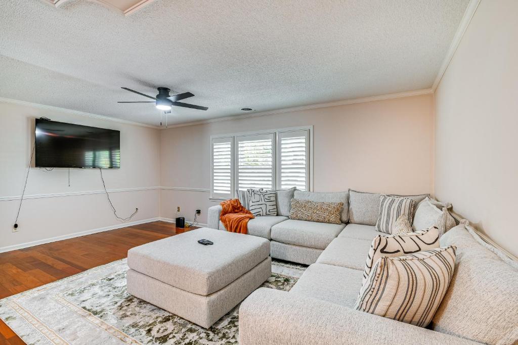 Steps to Sand: Walkable Condo in Myrtle Beach!, Myrtle Beach (updated ...