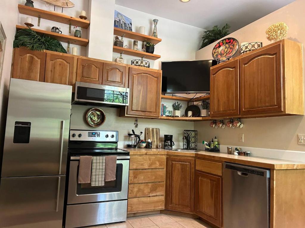 Circle River Bungalow, North Bend (updated prices 2026)