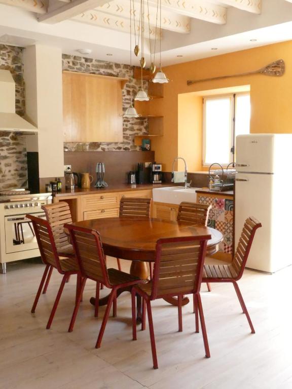 Chez Jasmine joli chapeau L'estive, Luchon (harga dikemas kini 2025)