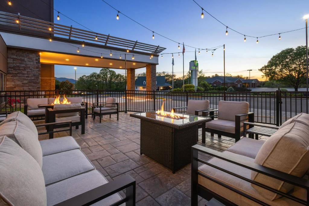 Holiday Inn Roanoke - Tanglewood Route 419 & I 581 by IHG, Roanoke ...