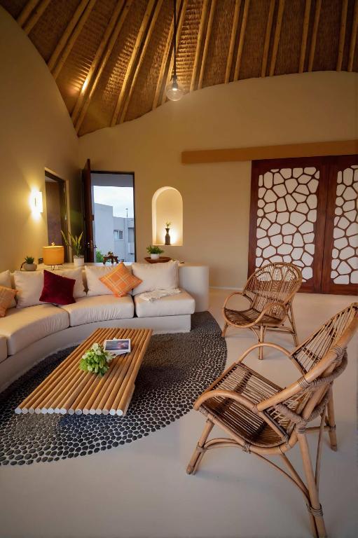 Luxurious and Tropical Beachfront Penth, La Majahua (updated prices 2025)