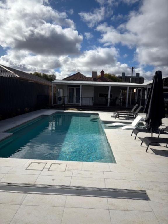 Como House, Donald (updated prices 2026)