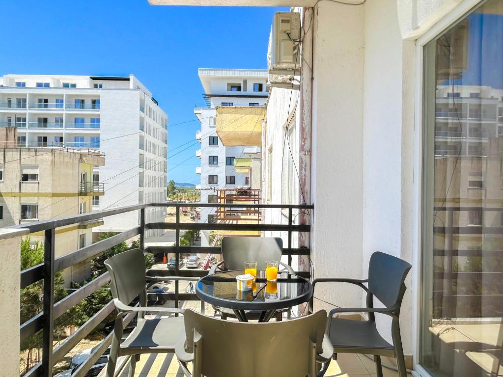 Azure Crown Living, Golem (precios actualizados 2025)