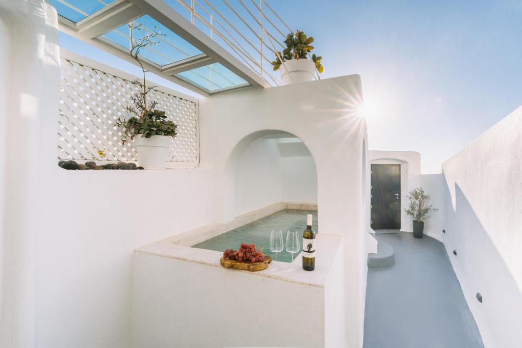 Noir Cave Villa with private Jacuzzi and Sunset Terrace, Pyrgos ...