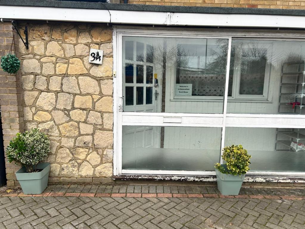 Luton Retreat - Spacious Ground Floor Family Apartment with Free ...