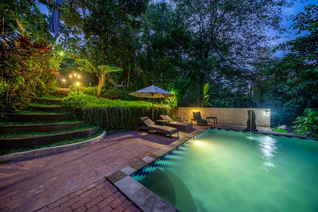 Jungle River Villa for 10 - Pool, Yoga, Tubing Near Ubud, 우붓 (2025년 최신 요금)