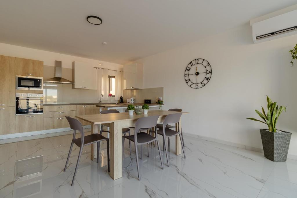 Luqa Penthouse 6 with 3 bedroom, Luqa (updated prices 2026)