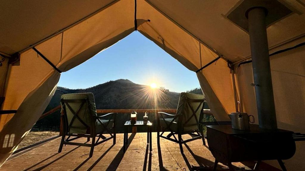 Incredible Tented Cabin with Fantastic Vistas in Conner, Montana ...