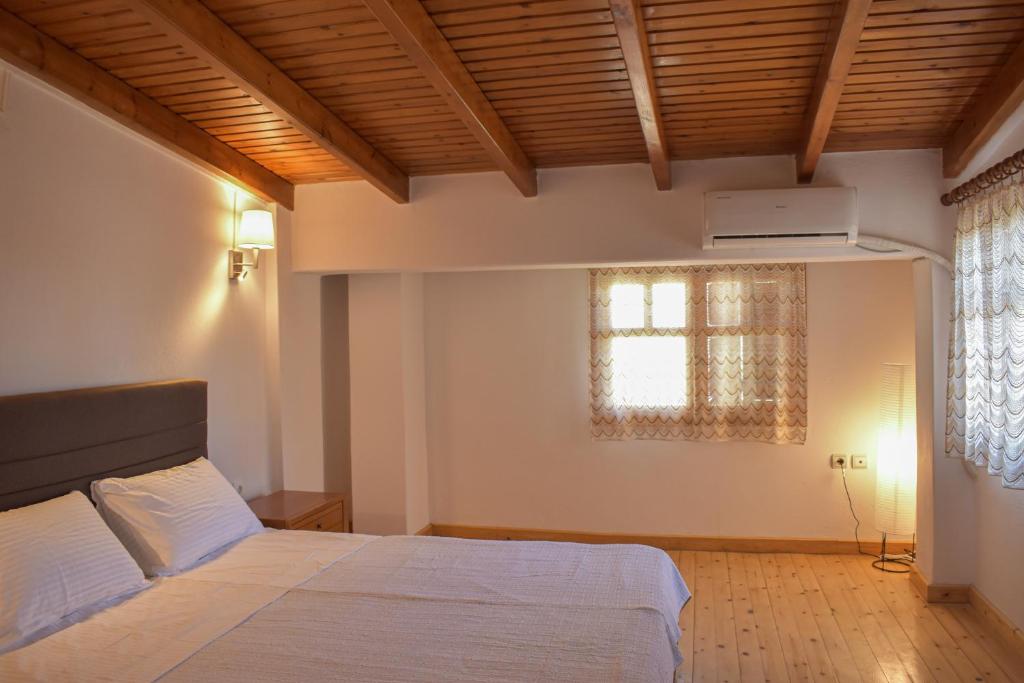 Quiet Wood-Style Maisonette, Lavrio (precios actualizados 2025)