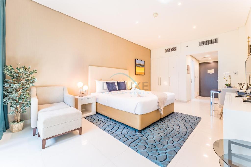 City View Studio on High Floor, Steps from Metro, Beside Water Canal ...