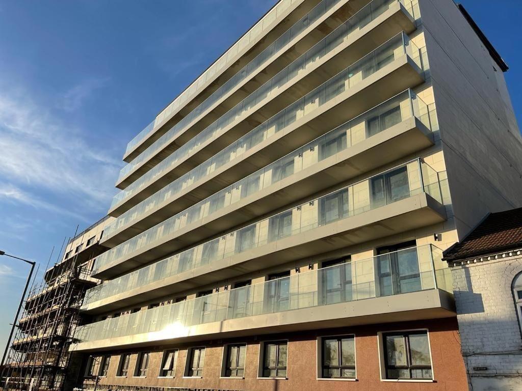 London Luton Airport Luxury Midland Apartments - GATED PARKING ...