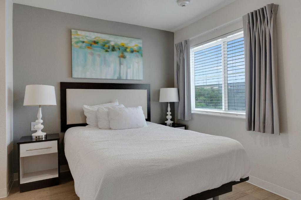 Simplicity At the Rim 1212 I Spacious 1 Bed 1 Bth, San Antonio ...