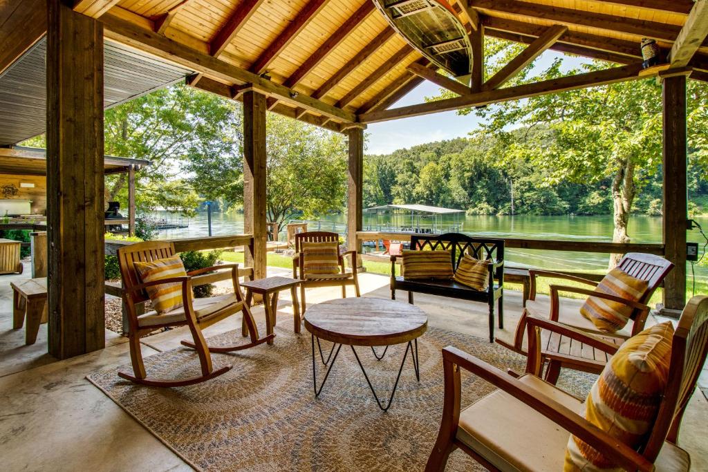 Cotter Home with Direct Access to White River!, Cotter (updated prices ...