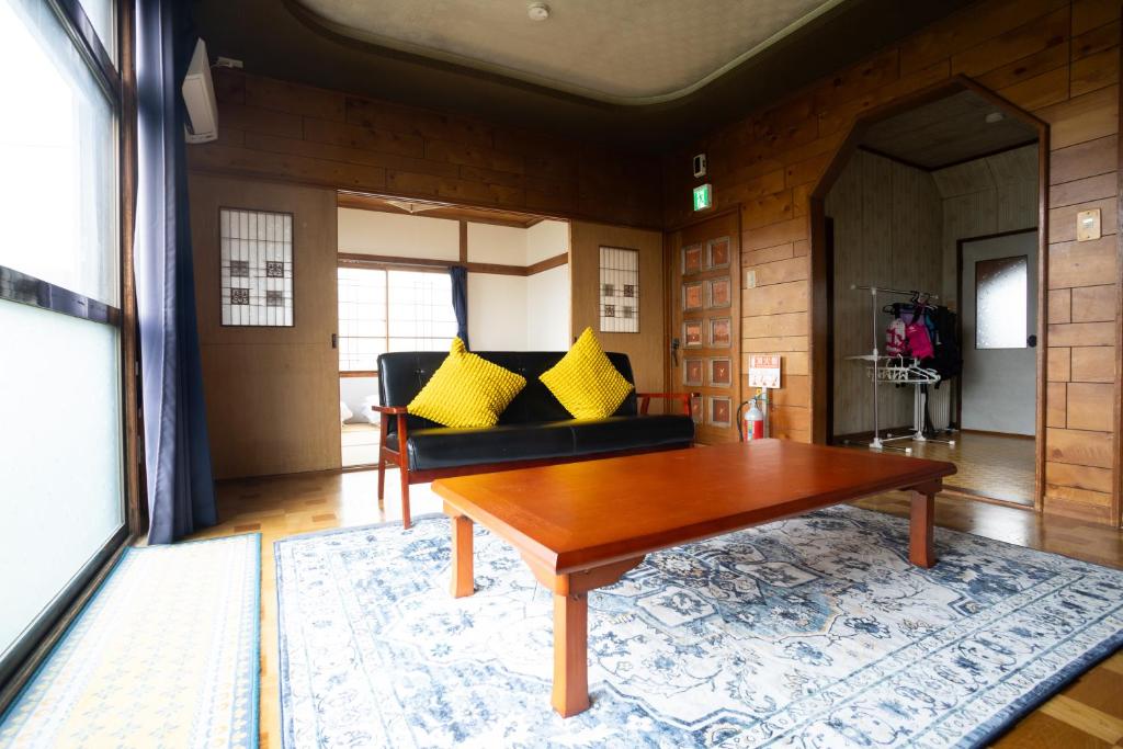 Gray House Toya, Lake Toya (updated prices 2026)