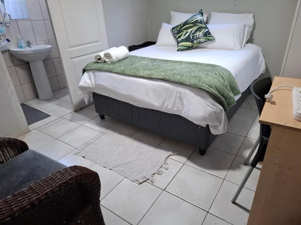 Monument House, Kimberley (updated prices 2026)