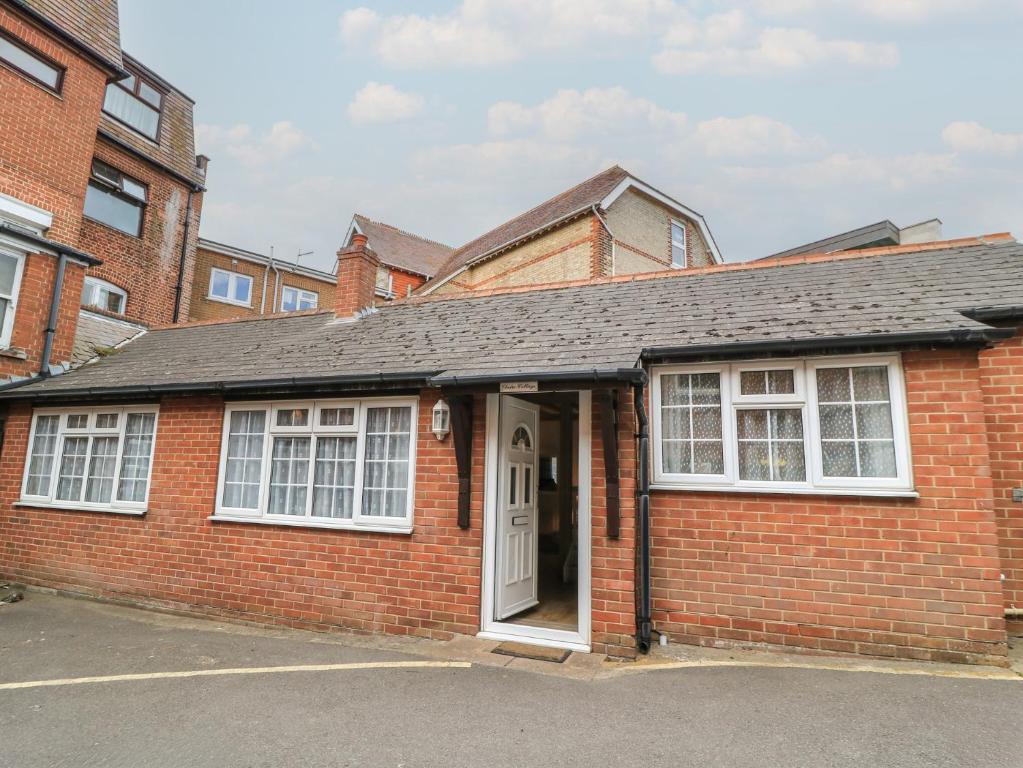Claire Cottage, Swanage (updated prices 2026)