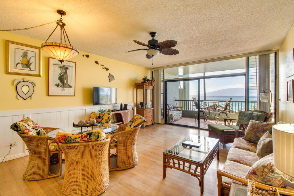 Lahaina Beachfront Condo with Lanai and Pool Access, Kahana (updated ...