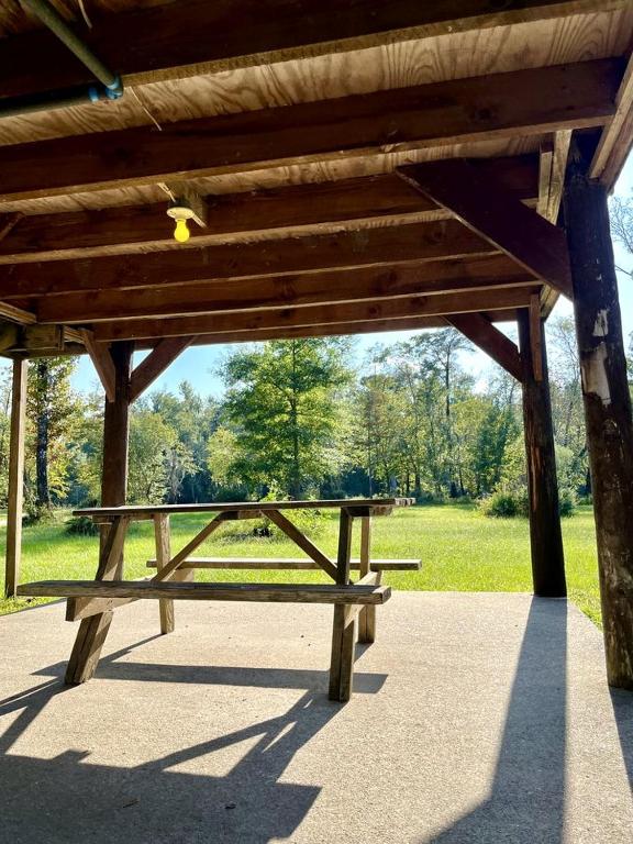 Verdant Rustic Cabin Retreat Near Chipola River, Florida, Blountstown ...
