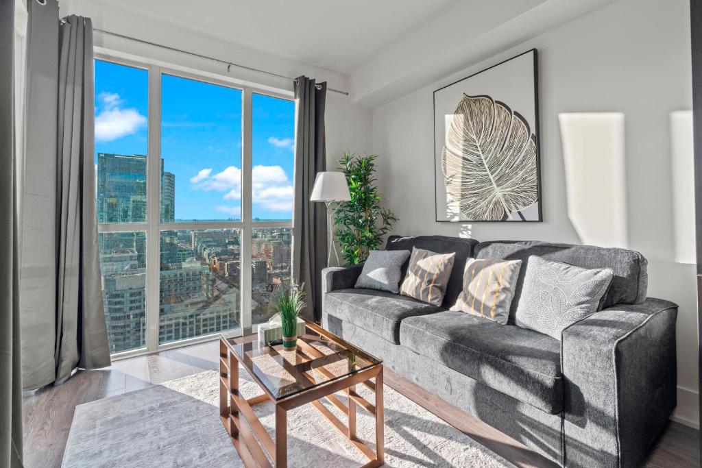 1-Bedroom & Den condo Bird's Eye View in DT, Toronto (tarifs actualisés ...