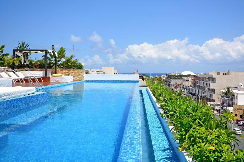 Rooftop Infinity Pool with Cinema & Gym near Beach, Playa del Carmen ...