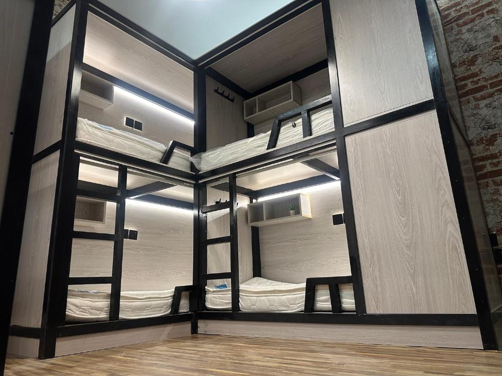 Affordable Luxury Capsule Bed in Downtown Dubai Near Metro, Dubai ...