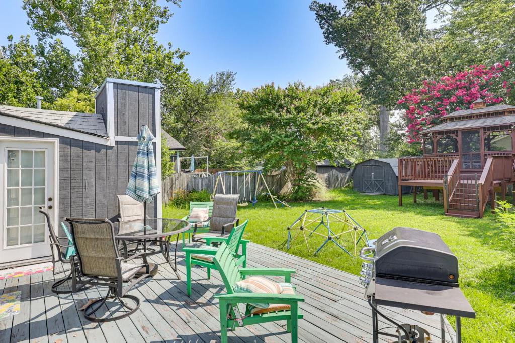 Stroll, Shop and Dine Cozy Colonial Beach Bungalow, Colonial Beach ...